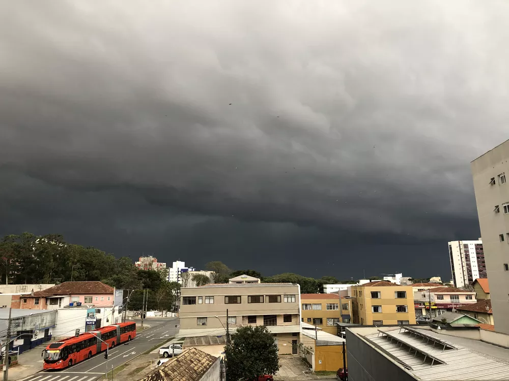Instituto alerta para perigo de tempestade e ventos de até 100km/h no ... Instituto alerta para perigo de tempestade e ventos de até 100km/h no ...