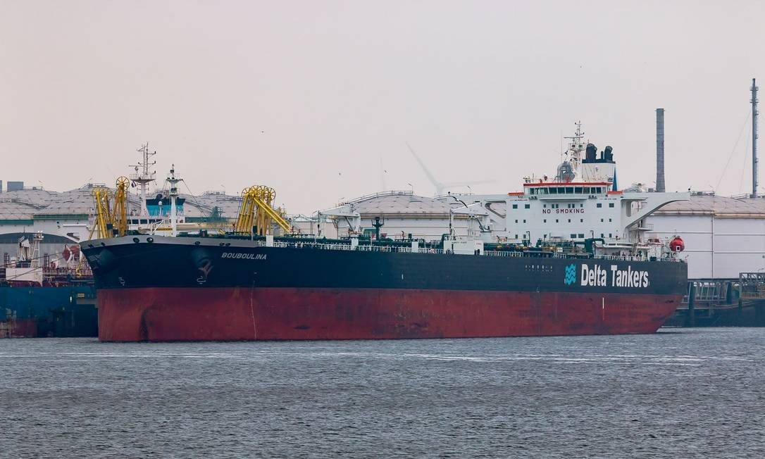 Navio Bouboulina, da empresa Delta Tankers, é responsável pelo ...